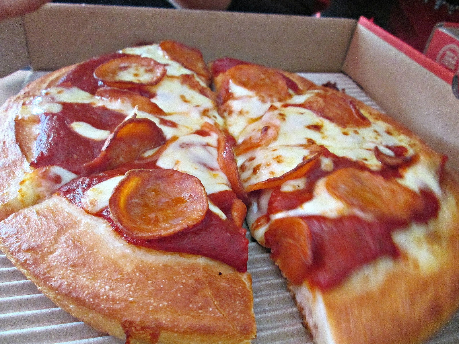 Spice of My Life: Kek Red Velvet + Pizza Chicken Supreme = Awesome